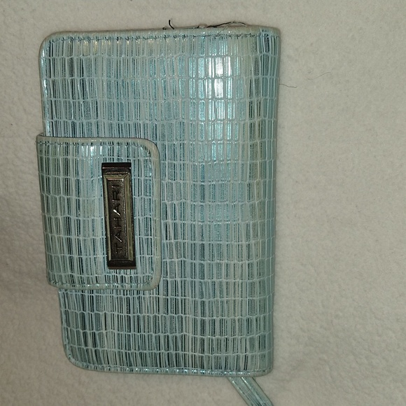 Tahari | Bags | Tahari Wallet Equipped With Identity Protect Lining ...